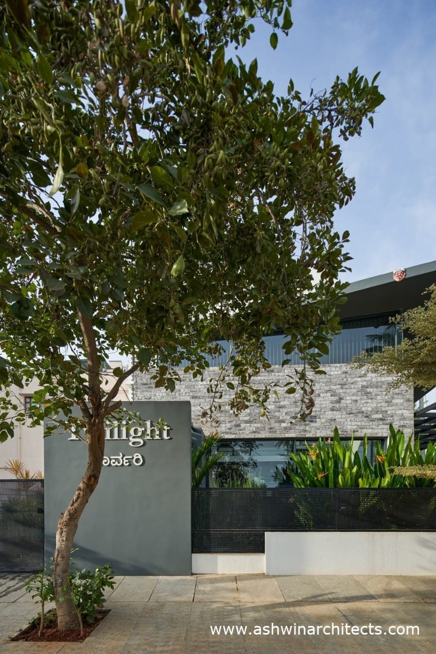 The Twilight House - 40' x 60' Independent Bungalow Design